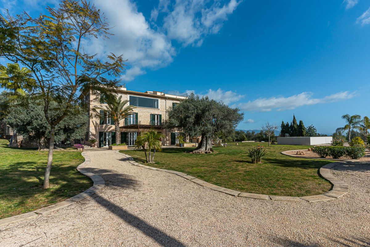 Beautiful 8-bedroom country house for sale on the outskirts of Palma ...