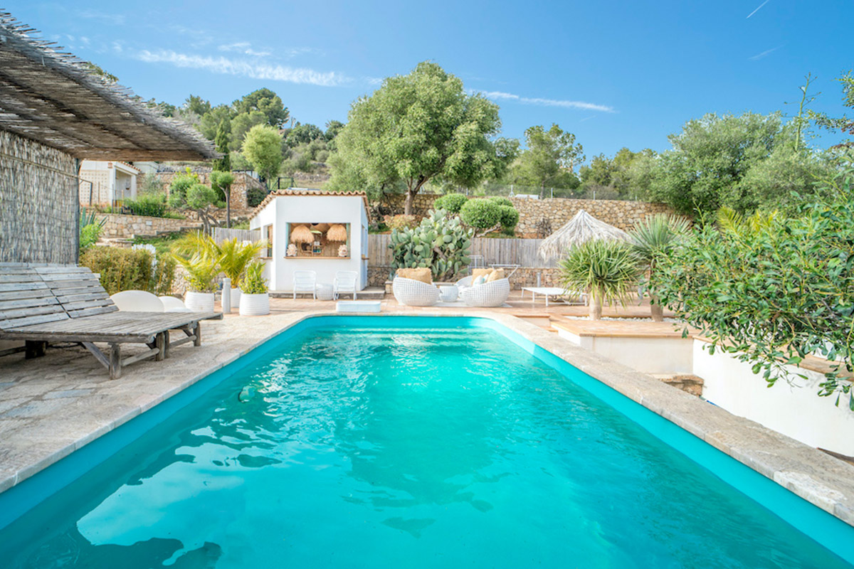 Mediterranean villa with stone wine cellar for sale near Génova ...