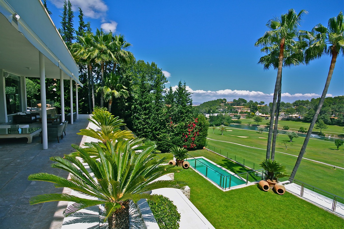 Luxury mansion first line on the golf green for sale in Son Vida ...