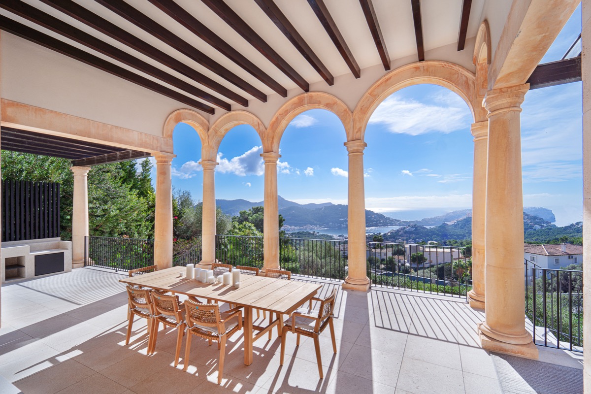 Rundbögen über Andratx - Das Leben auf Mallorca