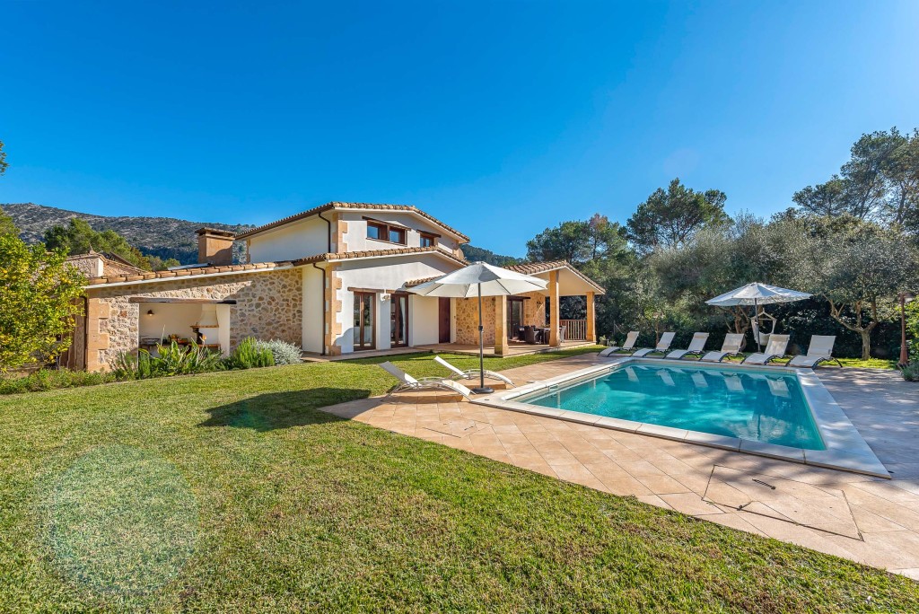 Charming Villa with Holiday Rental Licence near Campanet - Living in ...