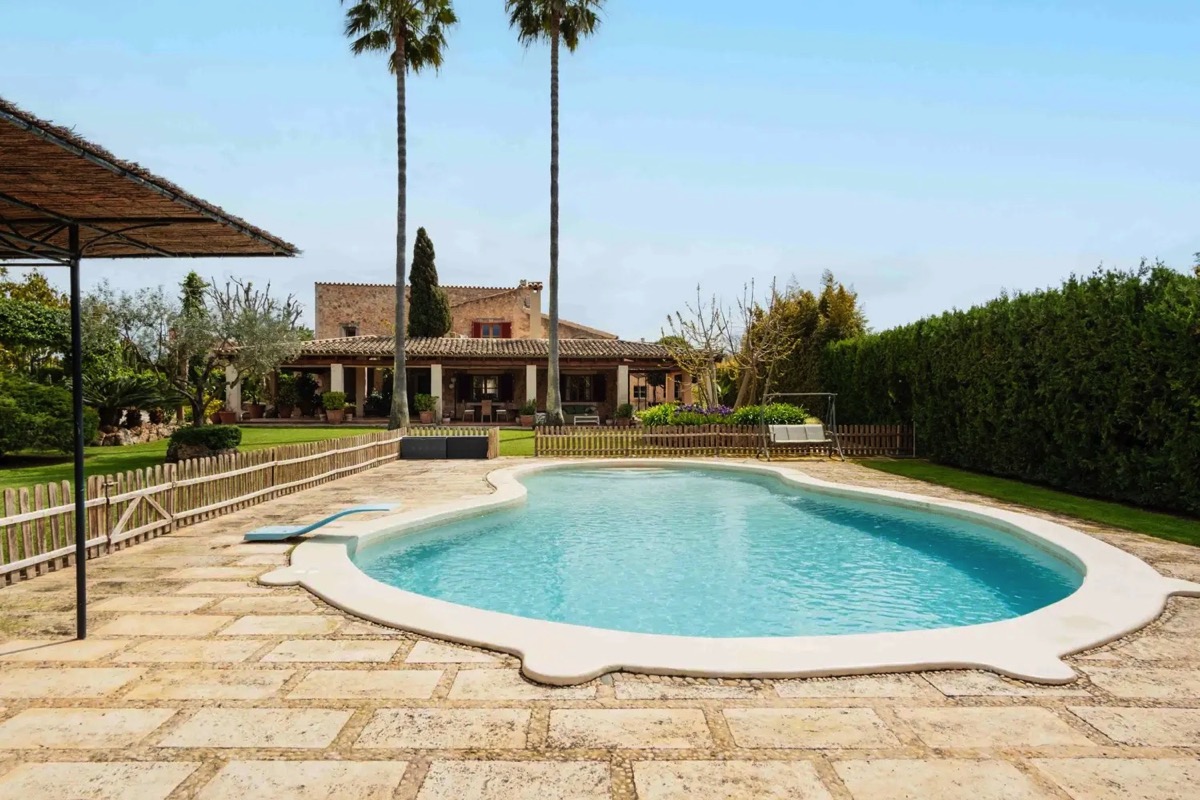 Elegant country home with garden and pool in Santa Maria del Camí - 2.980.000 € - Living in Mallorca